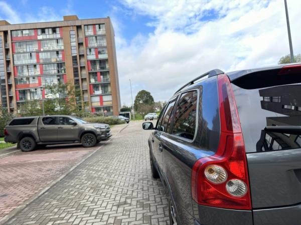 Pelēks Volvo XC90 2006 Rīga, ar dzinēja tilpumu 2.40 L un nobraukumu 329 tūkst. km par 4290 €, foto 6 vietnē AUTOMOTO.COM.LV