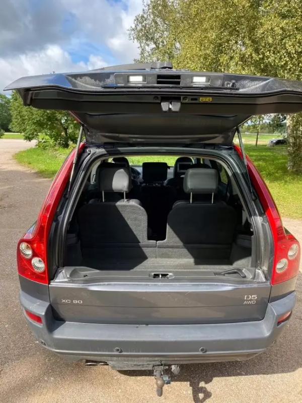 Pelēks Volvo XC90 2006 Grobiņa, ar dzinēja tilpumu 2.40 L un nobraukumu 0 tūkst. km par 5700 €, foto 9 vietnē AUTOMOTO.COM.LV