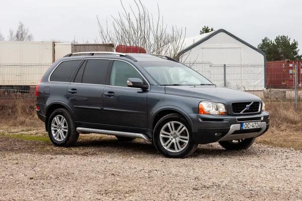 Pelēks Volvo XC90 2006 Rīga, ar dzinēja tilpumu 2.40 L un nobraukumu 340 tūkst. km par 4250 €, foto 1 vietnē AUTOMOTO.COM.LV