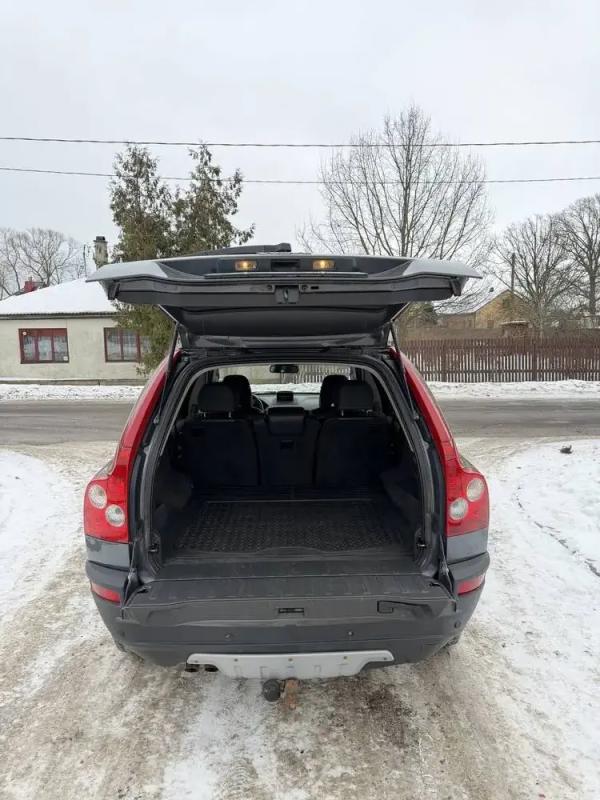 Pelēks Volvo XC90 2006 Ventspils, ar dzinēja tilpumu 2.40 L un nobraukumu 275 tūkst. km par 3990 €, foto 9 vietnē AUTOMOTO.COM.LV