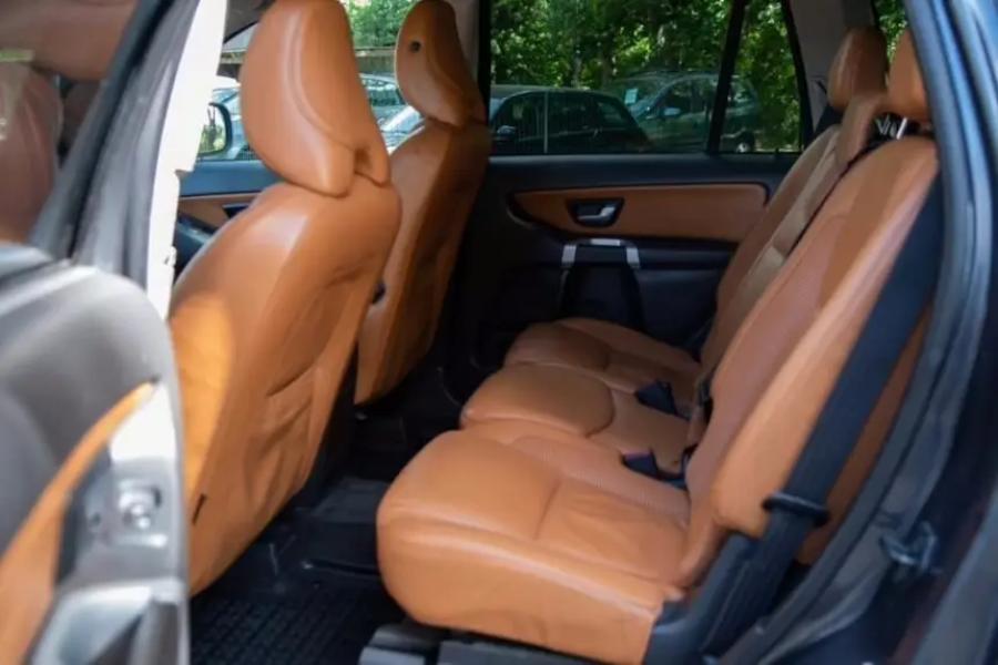 Grey Volvo XC90 2006 in Grobiņa, with an engine capacity of 2.40 L and mileage of 387 thousand km for 5600 €, photo 14 on AUTOMOTO.COM.LV