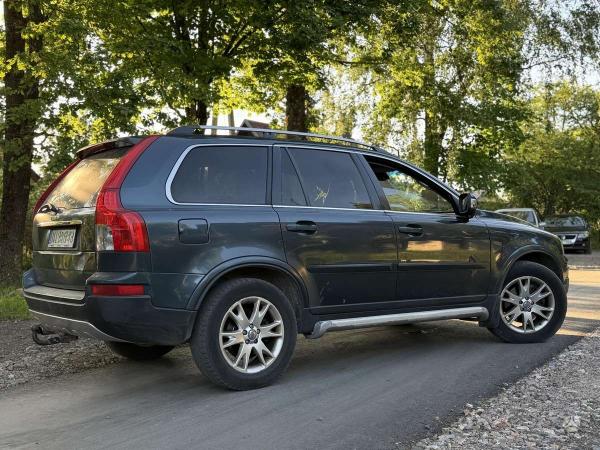 Pelēks Volvo XC90 2006 Viļņa, ar dzinēja tilpumu 2.40 L un nobraukumu 449 tūkst. km par 2850 €, foto 4 vietnē AUTOMOTO.COM.LV