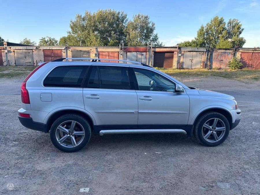 Grey Volvo XC90 2006 in Utena, with an engine capacity of 2.40 L and mileage of 310 thousand km for 4200 €, photo 7 on AUTOMOTO.COM.LV
