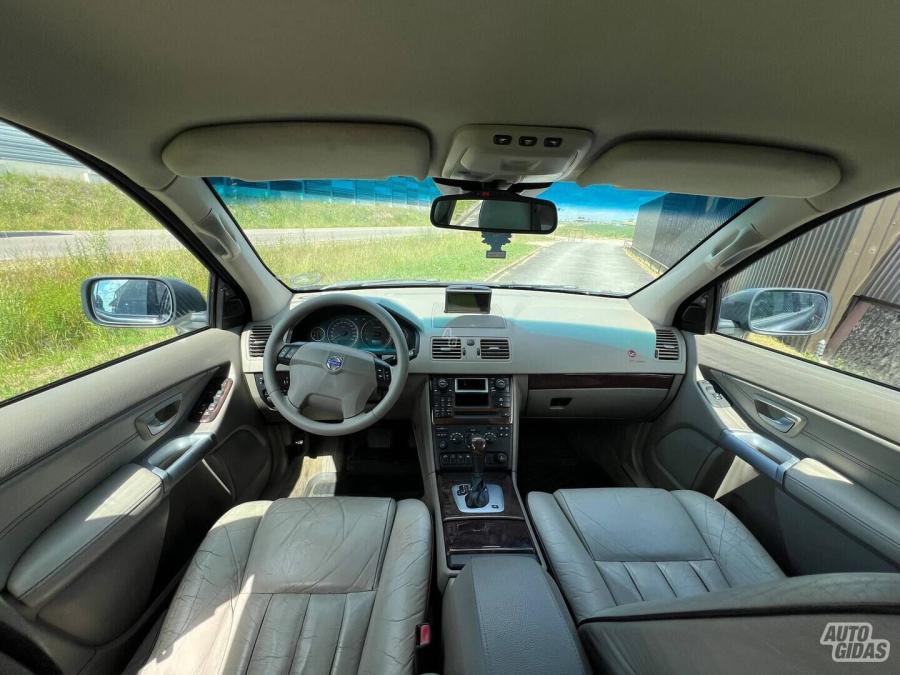 Pelēks Volvo XC90 2006 Marijampole, ar dzinēja tilpumu 2.40 L un nobraukumu 320 tūkst. km par 4100 €, foto 6 vietnē AUTOMOTO.COM.LV