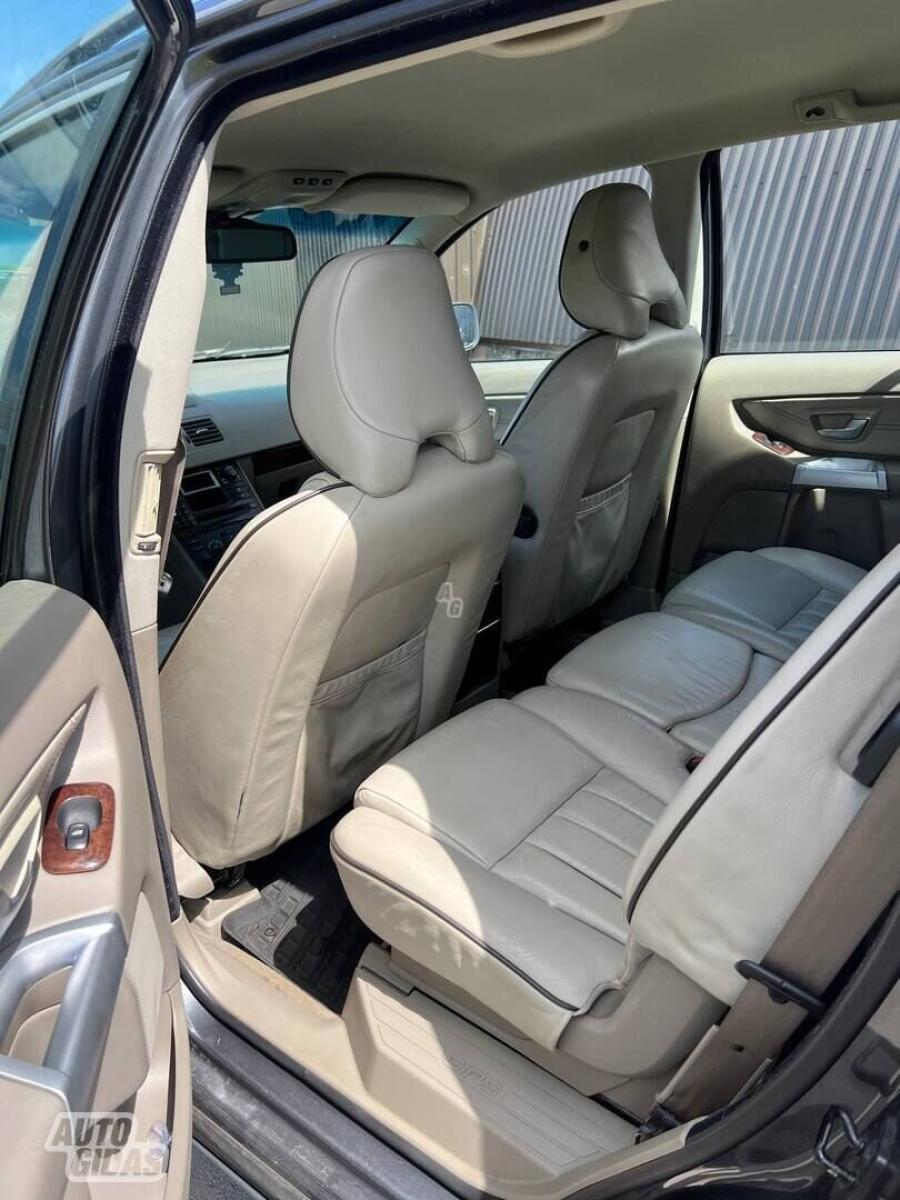 Pelēks Volvo XC90 2006 Marijampole, ar dzinēja tilpumu 2.40 L un nobraukumu 320 tūkst. km par 4100 €, foto 8 vietnē AUTOMOTO.COM.LV