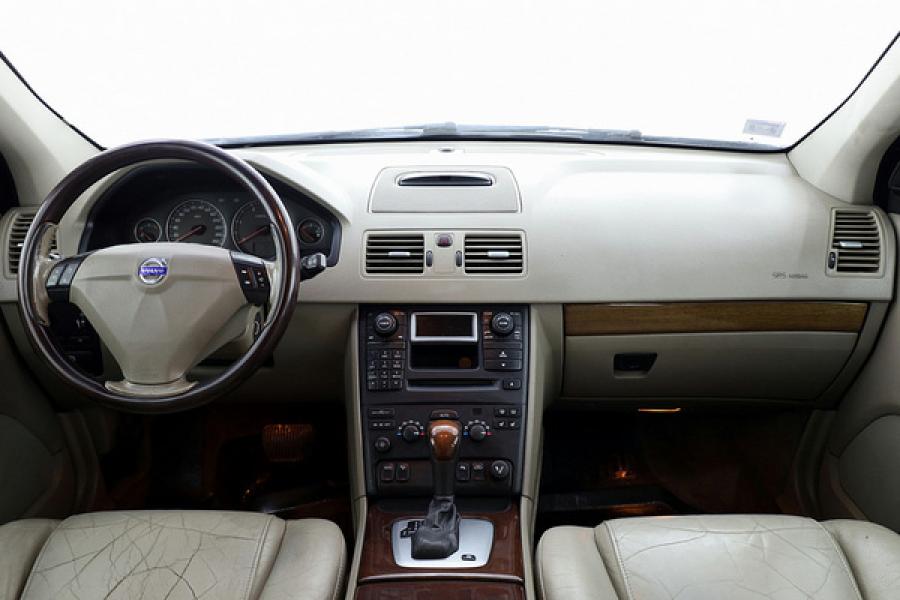 Pelēks Volvo XC90 2006 Tallina, ar dzinēja tilpumu 2.40 L un nobraukumu 366 tūkst. km par 2999 €, foto 6 vietnē AUTOMOTO.COM.LV