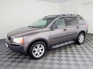 Pelēks Volvo XC90 2006 Tallina, ar dzinēja tilpumu 2.40 L un nobraukumu 366 tūkst. km par 2999 €, foto 11 vietnē AUTOMOTO.COM.LV