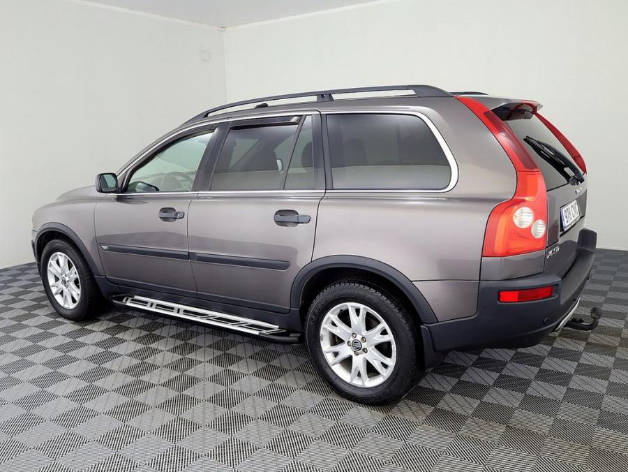 Pelēks Volvo XC90 2006 Tallina, ar dzinēja tilpumu 2.40 L un nobraukumu 366 tūkst. km par 2999 €, foto 13 vietnē AUTOMOTO.COM.LV