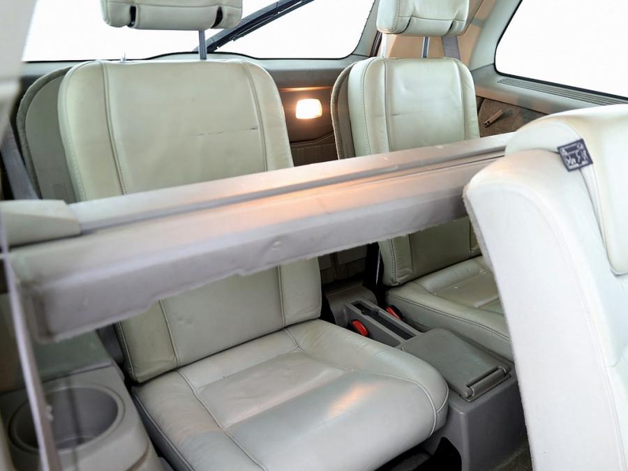 Pelēks Volvo XC90 2006 Tallina, ar dzinēja tilpumu 2.40 L un nobraukumu 366 tūkst. km par 2999 €, foto 17 vietnē AUTOMOTO.COM.LV