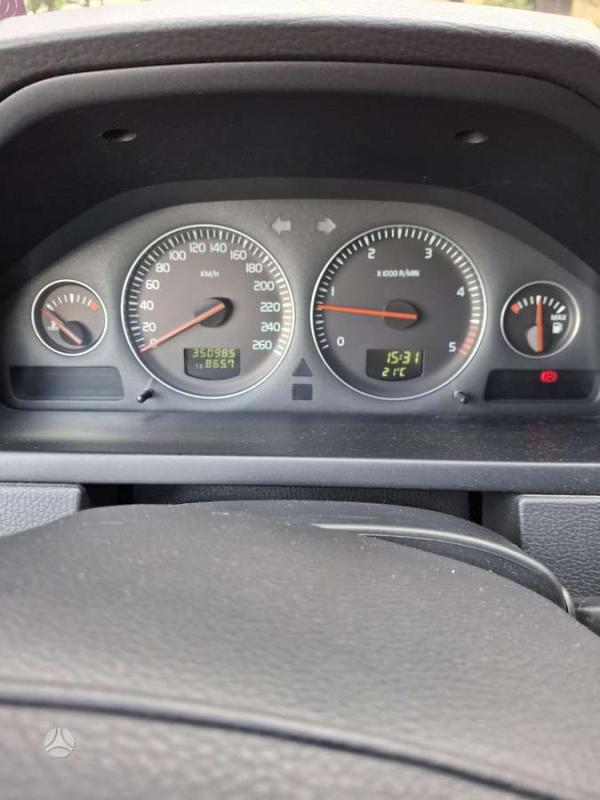 Pelēks Volvo XC90 2006 Utena, ar dzinēja tilpumu 2.40 L un nobraukumu 350 tūkst. km par 4400 €, foto 7 vietnē AUTOMOTO.COM.LV