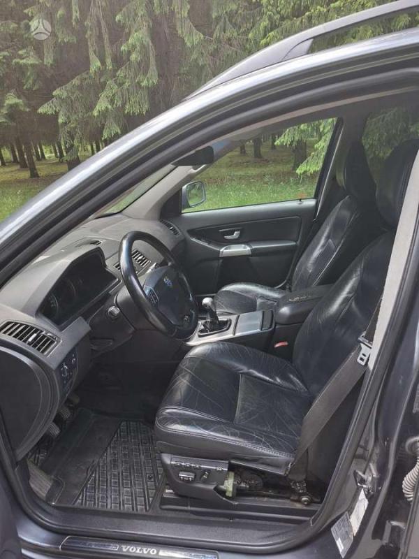 Pelēks Volvo XC90 2006 Biržai, ar dzinēja tilpumu 2.40 L un nobraukumu 327 tūkst. km par 3900 €, foto 3 vietnē AUTOMOTO.COM.LV
