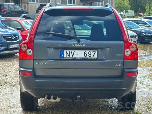Grey Volvo XC90 2006 in Kuldiga, with an engine capacity of 2.40 L and mileage of 453 thousand km for 3990 €, photo 7 on AUTOMOTO.COM.LV