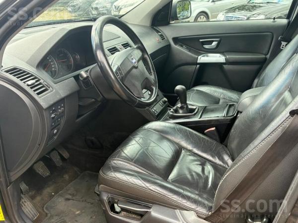 Grey Volvo XC90 2006 in Kuldiga, with an engine capacity of 2.40 L and mileage of 453 thousand km for 3990 €, photo 9 on AUTOMOTO.COM.LV