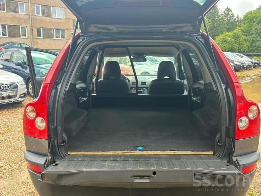 Pelēks Volvo XC90 2006 Kuldīga, ar dzinēja tilpumu 2.40 L un nobraukumu 453 tūkst. km par 3990 €, foto 13 vietnē AUTOMOTO.COM.LV