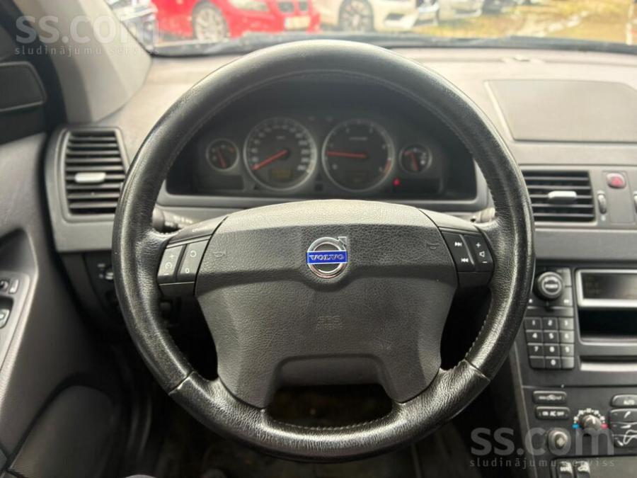 Pelēks Volvo XC90 2006 Kuldīga, ar dzinēja tilpumu 2.40 L un nobraukumu 453 tūkst. km par 3990 €, foto 16 vietnē AUTOMOTO.COM.LV
