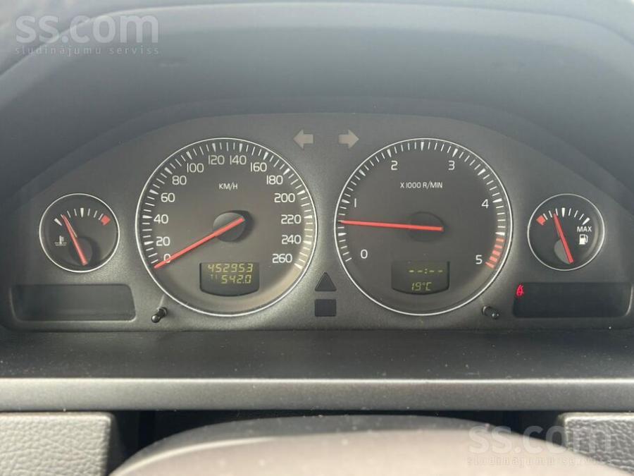 Pelēks Volvo XC90 2006 Kuldīga, ar dzinēja tilpumu 2.40 L un nobraukumu 453 tūkst. km par 3990 €, foto 17 vietnē AUTOMOTO.COM.LV