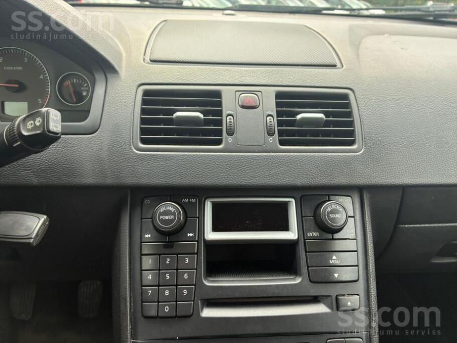 Pelēks Volvo XC90 2006 Kuldīga, ar dzinēja tilpumu 2.40 L un nobraukumu 453 tūkst. km par 3990 €, foto 18 vietnē AUTOMOTO.COM.LV