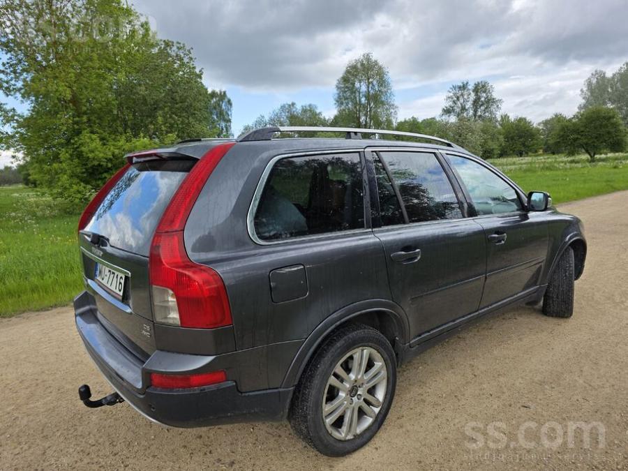 Grey Volvo XC90 2006 in Riga, with an engine capacity of 2.40 L and mileage of 378 thousand km for 4100 €, photo 7 on AUTOMOTO.COM.LV