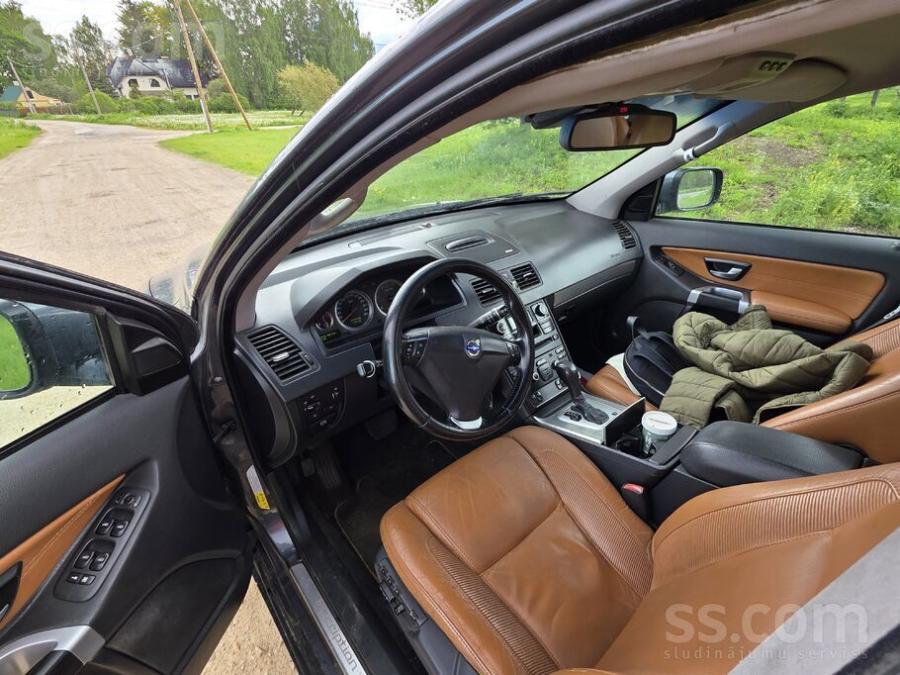 Grey Volvo XC90 2006 in Riga, with an engine capacity of 2.40 L and mileage of 378 thousand km for 4100 €, photo 11 on AUTOMOTO.COM.LV