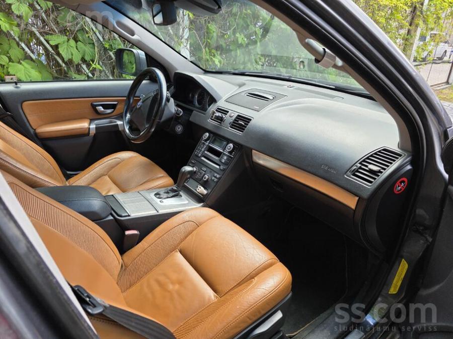 Grey Volvo XC90 2006 in Riga, with an engine capacity of 2.40 L and mileage of 378 thousand km for 4100 €, photo 12 on AUTOMOTO.COM.LV