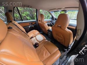 Grey Volvo XC90 2006 in Riga, with an engine capacity of 2.40 L and mileage of 378 thousand km for 4100 €, photo 13 on AUTOMOTO.COM.LV