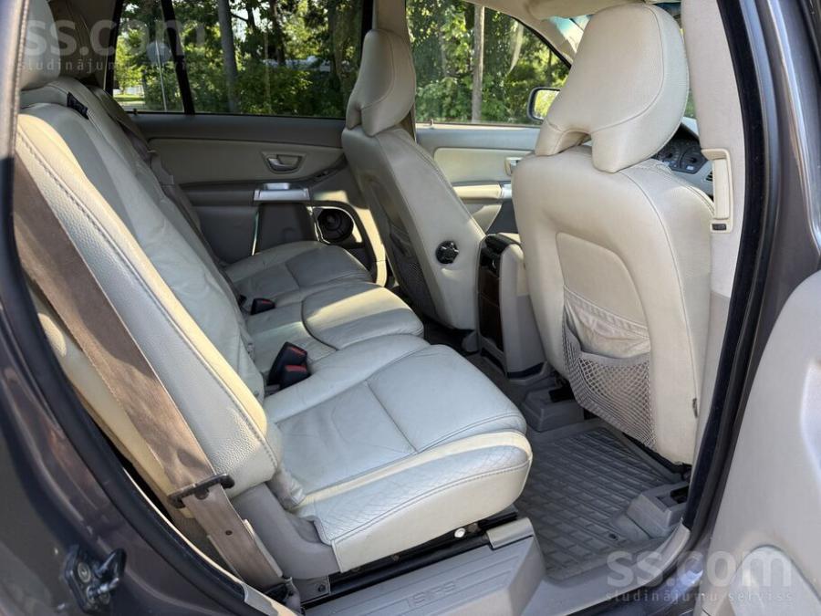 Grey Volvo XC90 2006 in Jurmala, with an engine capacity of 2.40 L and mileage of 0 thousand km for 3550 €, photo 21 on AUTOMOTO.COM.LV