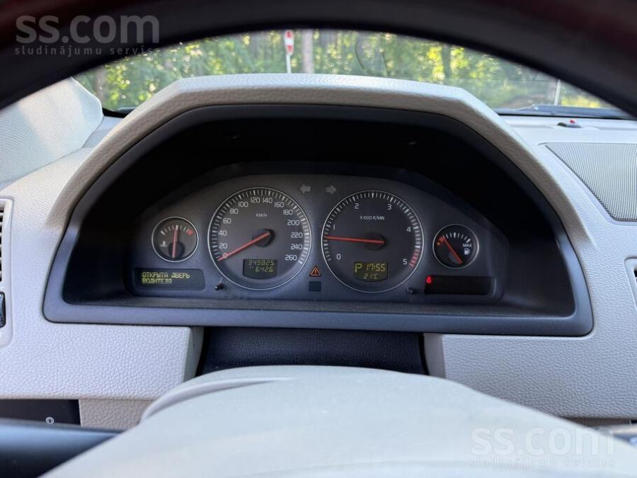 Grey Volvo XC90 2006 in Jurmala, with an engine capacity of 2.40 L and mileage of 0 thousand km for 3550 €, photo 26 on AUTOMOTO.COM.LV