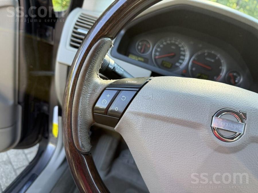 Grey Volvo XC90 2006 in Jurmala, with an engine capacity of 2.40 L and mileage of 0 thousand km for 3550 €, photo 27 on AUTOMOTO.COM.LV