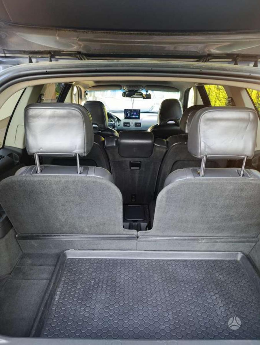 Grey Volvo XC90 2006 in Vilnius, with an engine capacity of 2.40 L and mileage of 339 thousand km for 4700 €, photo 19 on AUTOMOTO.COM.LV