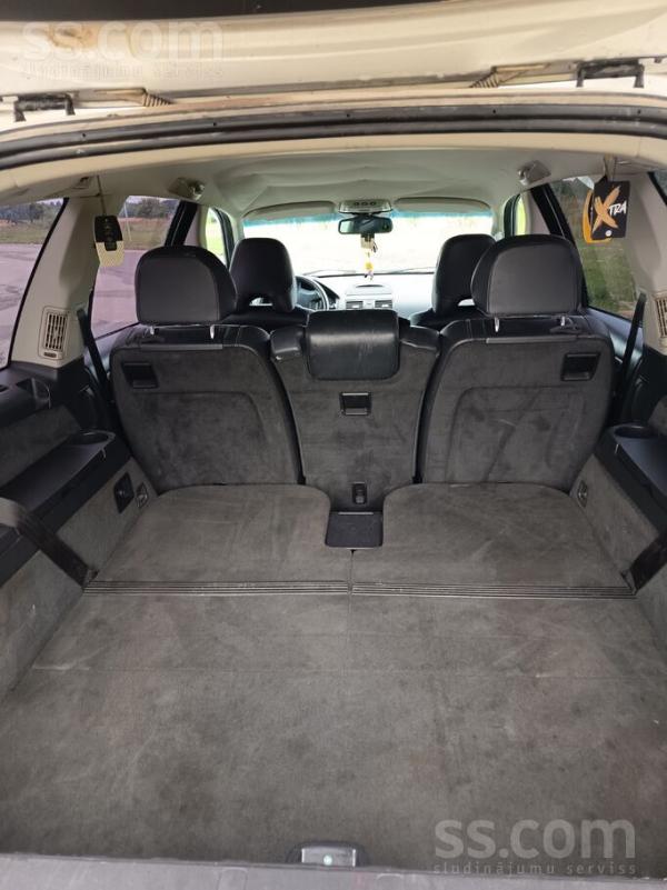 Grey Volvo XC90 2006 in Tukums, with an engine capacity of 2.40 L and mileage of 388 thousand km for 5850 €, photo 5 on AUTOMOTO.COM.LV