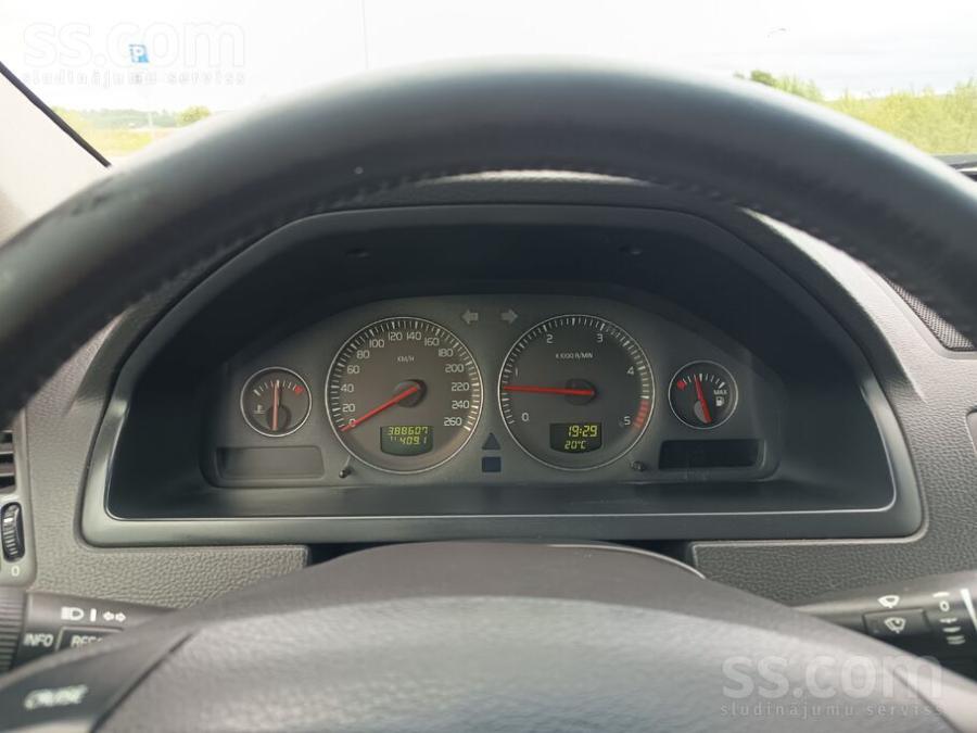 Pelēks Volvo XC90 2006 Tukums, ar dzinēja tilpumu 2.40 L un nobraukumu 388 tūkst. km par 5850 €, foto 9 vietnē AUTOMOTO.COM.LV