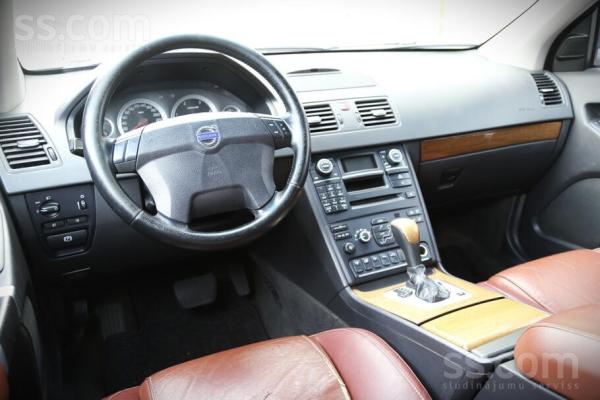 Pelēks Volvo XC90 2006 Rīga, ar dzinēja tilpumu 2.40 L un nobraukumu 412 tūkst. km par 4495 €, foto 7 vietnē AUTOMOTO.COM.LV