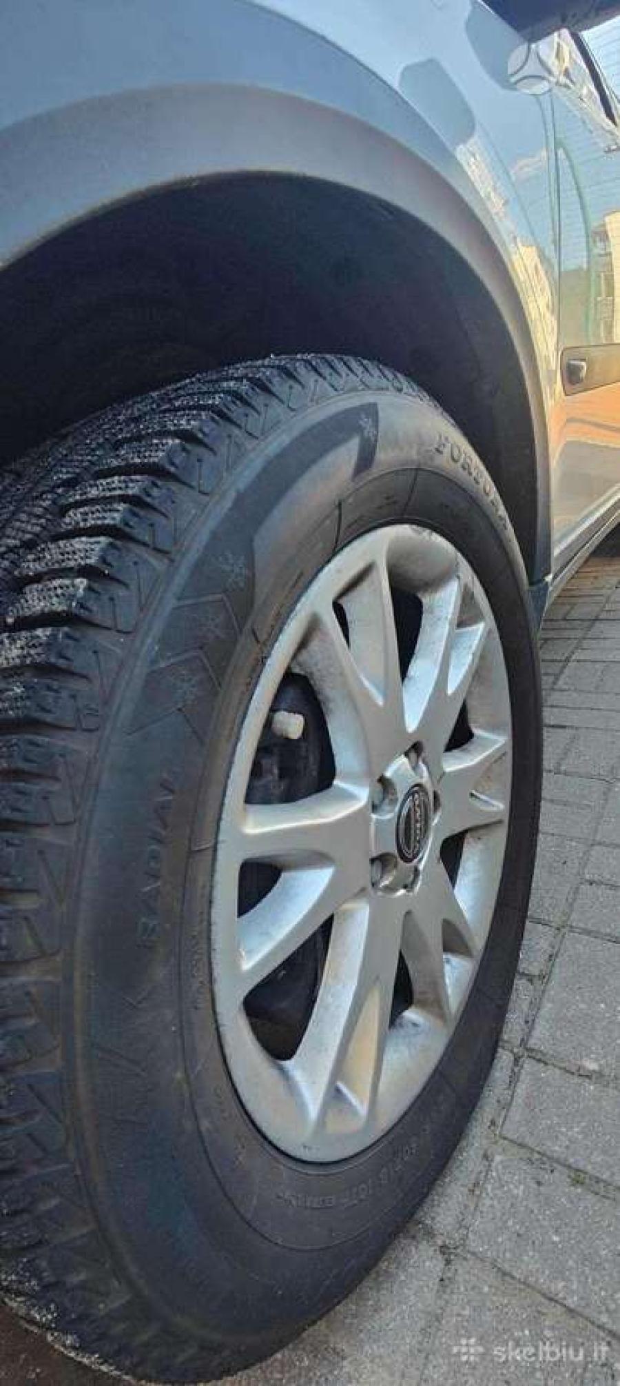Grey Volvo XC90 2006 in Vilnius, with an engine capacity of 2.90 L and mileage of 290 thousand km for 1100 €, photo 10 on AUTOMOTO.COM.LV