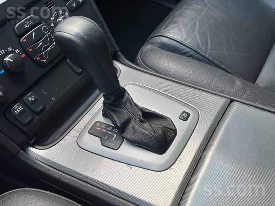 Pelēks Volvo XC90 2006 Rīga, ar dzinēja tilpumu 2.40 L un nobraukumu 0 tūkst. km par 3290 €, foto 22 vietnē AUTOMOTO.COM.LV