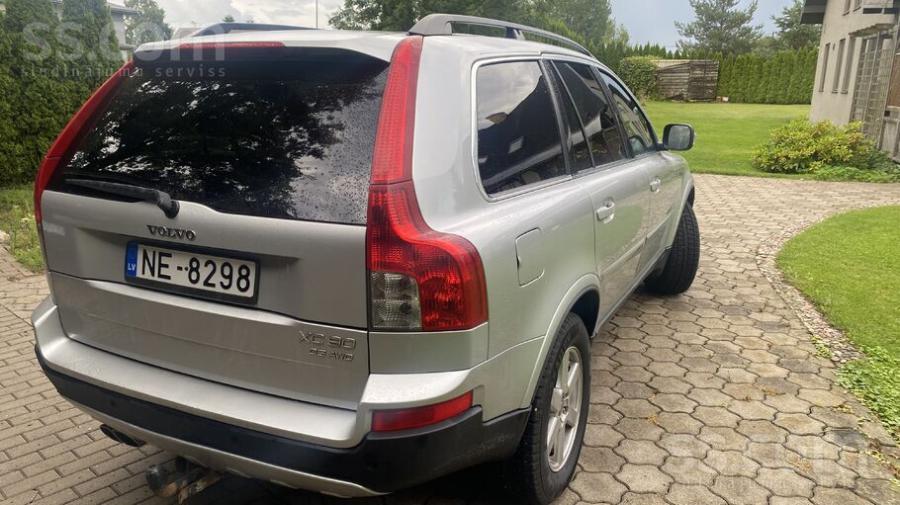 Grey Volvo XC90 2006 in Riga, with an engine capacity of 2.40 L and mileage of 303 thousand km for 3850 €, photo 3 on AUTOMOTO.COM.LV