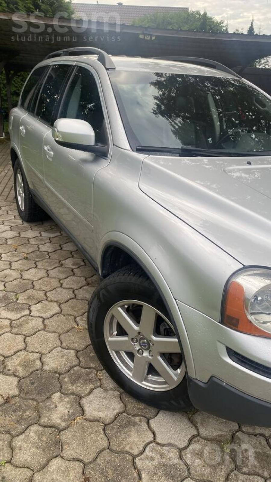 Grey Volvo XC90 2006 in Riga, with an engine capacity of 2.40 L and mileage of 303 thousand km for 3850 €, photo 4 on AUTOMOTO.COM.LV