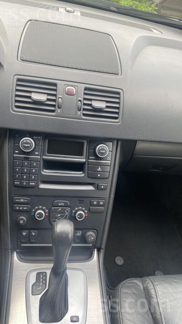 Pelēks Volvo XC90 2006 Rīga, ar dzinēja tilpumu 2.40 L un nobraukumu 303 tūkst. km par 3850 €, foto 5 vietnē AUTOMOTO.COM.LV