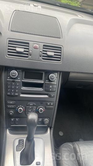 Grey Volvo XC90 2006 in Riga, with an engine capacity of 2.40 L and mileage of 303 thousand km for 3850 €, photo 6 on AUTOMOTO.COM.LV