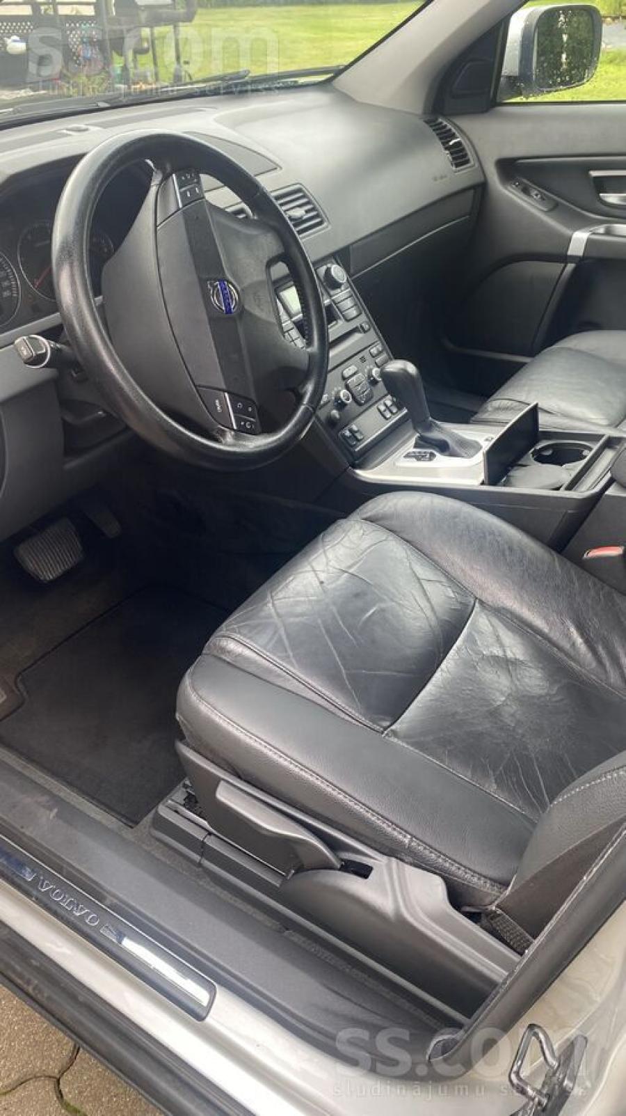 Grey Volvo XC90 2006 in Riga, with an engine capacity of 2.40 L and mileage of 303 thousand km for 3850 €, photo 7 on AUTOMOTO.COM.LV