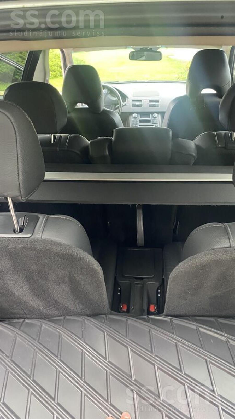 Grey Volvo XC90 2006 in Riga, with an engine capacity of 2.40 L and mileage of 303 thousand km for 3850 €, photo 10 on AUTOMOTO.COM.LV