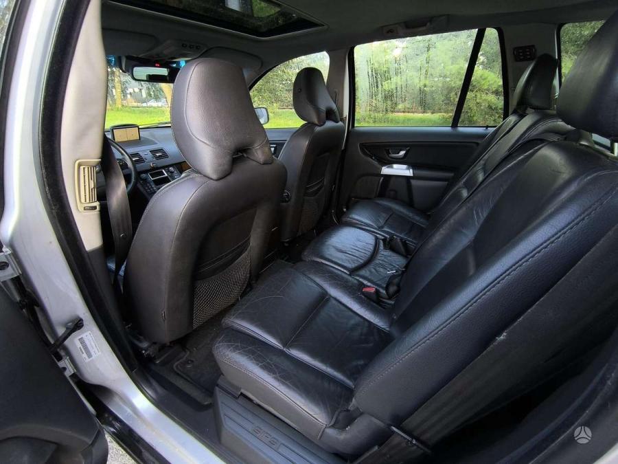 Pelēks Volvo XC90 2006 Marijampole, ar dzinēja tilpumu 2.40 L un nobraukumu 253 tūkst. km par 3700 €, foto 13 vietnē AUTOMOTO.COM.LV