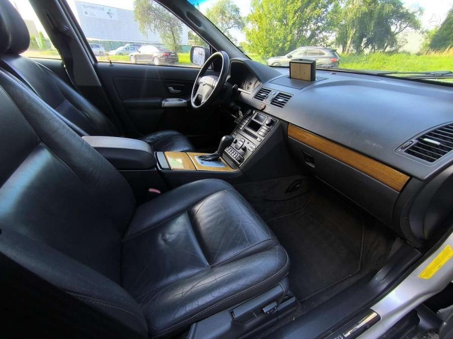 Pelēks Volvo XC90 2006 Marijampole, ar dzinēja tilpumu 2.40 L un nobraukumu 253 tūkst. km par 3700 €, foto 16 vietnē AUTOMOTO.COM.LV