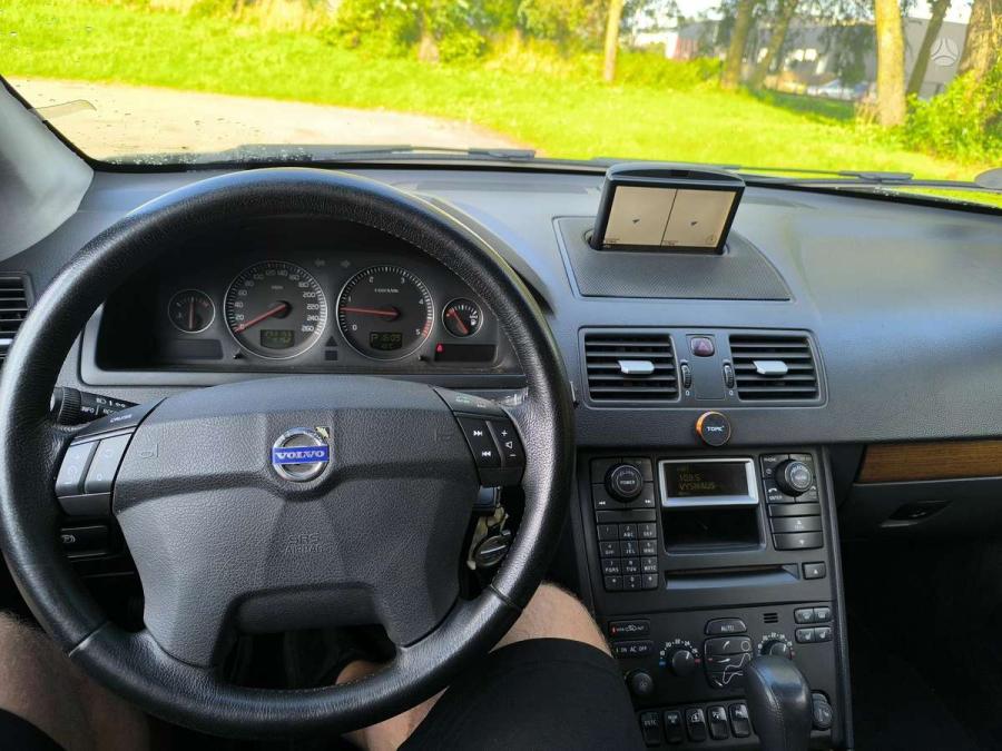Pelēks Volvo XC90 2006 Marijampole, ar dzinēja tilpumu 2.40 L un nobraukumu 253 tūkst. km par 3700 €, foto 17 vietnē AUTOMOTO.COM.LV