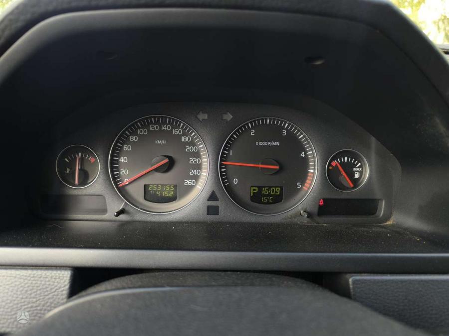 Pelēks Volvo XC90 2006 Marijampole, ar dzinēja tilpumu 2.40 L un nobraukumu 253 tūkst. km par 3700 €, foto 18 vietnē AUTOMOTO.COM.LV