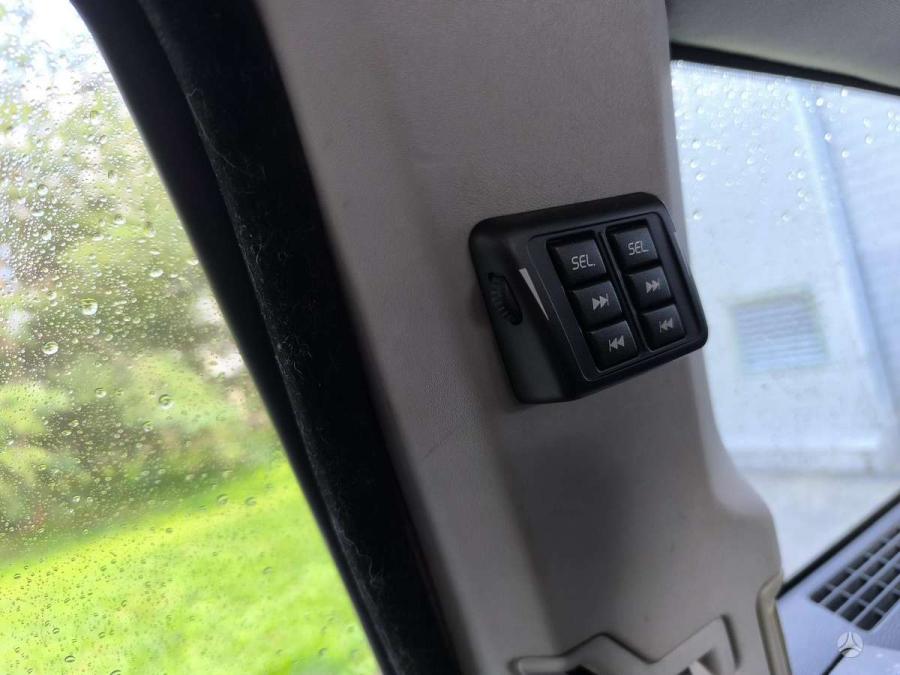 Pelēks Volvo XC90 2006 Marijampole, ar dzinēja tilpumu 2.40 L un nobraukumu 253 tūkst. km par 3700 €, foto 21 vietnē AUTOMOTO.COM.LV