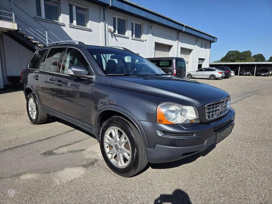 Grey Volvo XC90 2006 in Marijampole, with an engine capacity of 2.40 L and mileage of 245 thousand km for 5699 €, photo 4 on AUTOMOTO.COM.LV