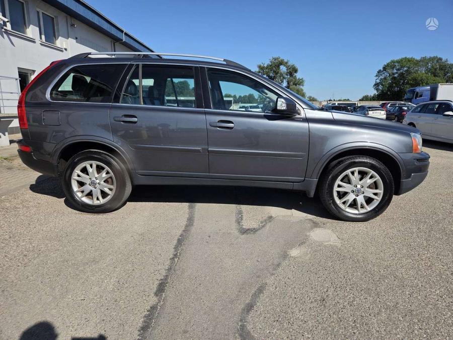 Grey Volvo XC90 2006 in Marijampole, with an engine capacity of 2.40 L and mileage of 245 thousand km for 5699 €, photo 5 on AUTOMOTO.COM.LV
