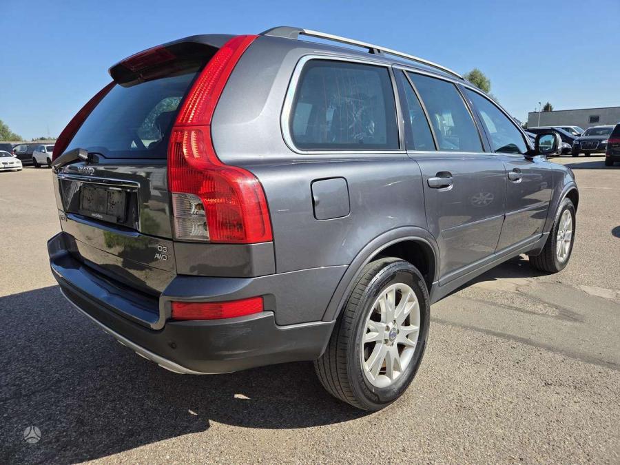 Grey Volvo XC90 2006 in Marijampole, with an engine capacity of 2.40 L and mileage of 245 thousand km for 5699 €, photo 6 on AUTOMOTO.COM.LV