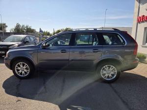 Grey Volvo XC90 2006 in Marijampole, with an engine capacity of 2.40 L and mileage of 245 thousand km for 5699 €, photo 9 on AUTOMOTO.COM.LV