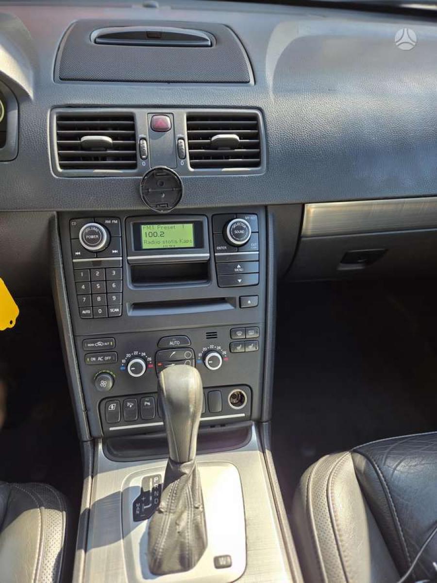 Grey Volvo XC90 2006 in Marijampole, with an engine capacity of 2.40 L and mileage of 245 thousand km for 5699 €, photo 16 on AUTOMOTO.COM.LV